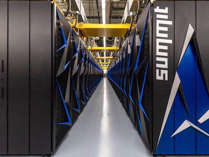 La supercomputadora más poderosa e inteligente | Lampadia